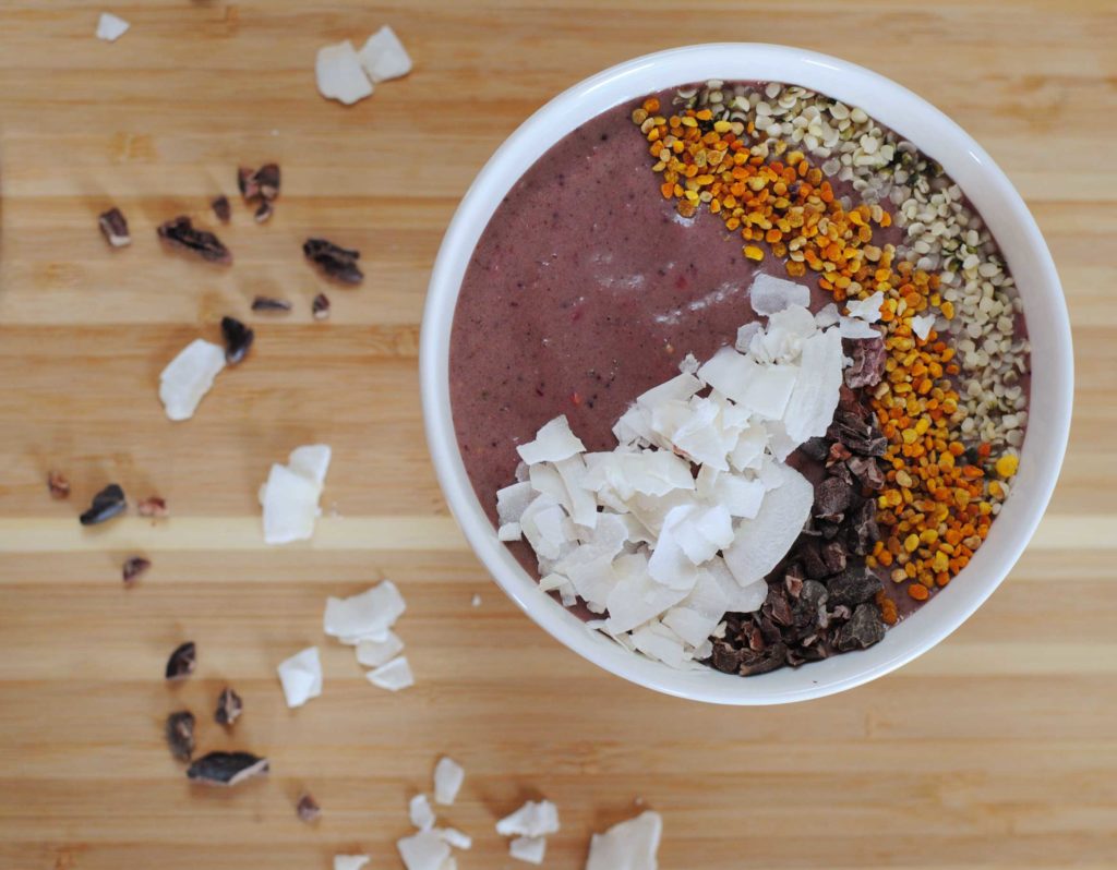 Peanut Butter + Berry Smoothie Bowl | Confessions of a Midnight Baker